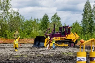 В Кузбассе лучший машинист бульдозера забрал приз в 100 тысяч рублей